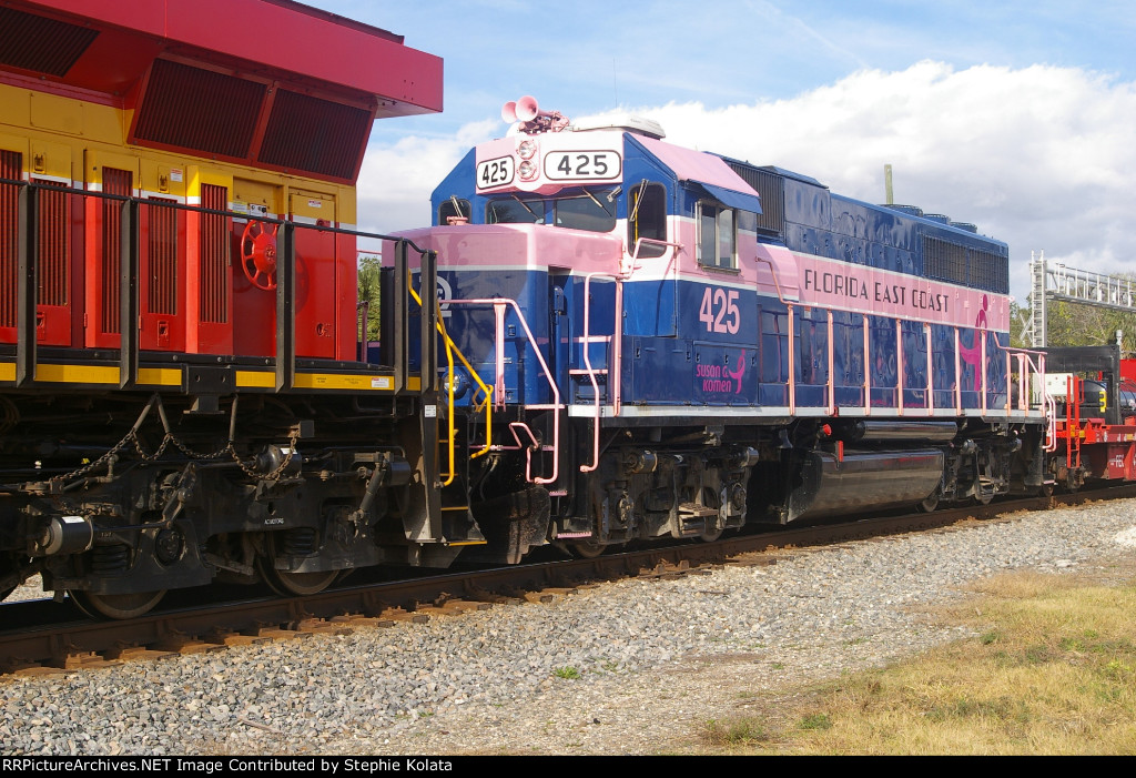 FEC 425 SANTA TRAIN POWER